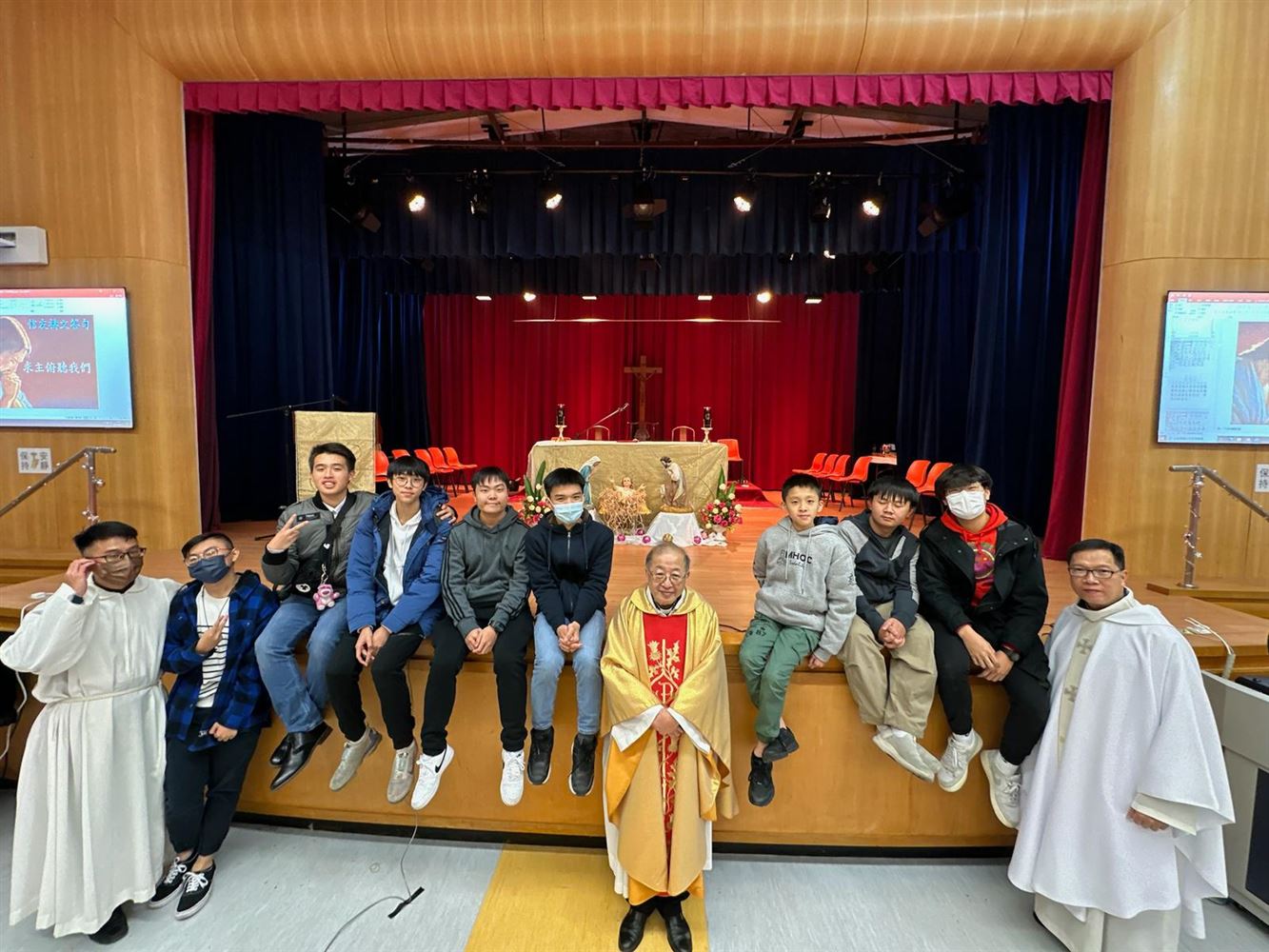 Service of the Salesian Youth Altar Boys Sodality at Christmas and ...